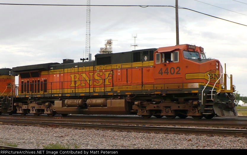 BNSF 4402